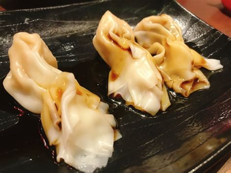 世界のやむちゃん栄店小籠包や餃子などの点心が美味しい