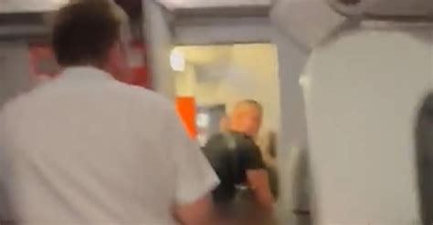 Video Sesso In Aereo Nel Volo Luton Ibiza Beccati Dal Personale Golssip