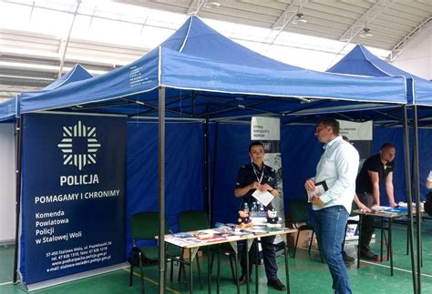 Stalowowolscy policjanci promowali służbę podczas targów pracy