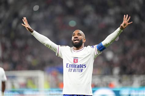 Mercato OL Alexandre Lacazette lâche ses vérités sur son départ avorté de l OL