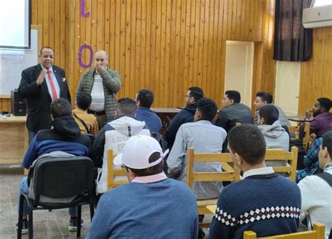 رئيس جامعة الأقصر يتابع انتظام الدراسة فى كلية الطب بمدينة طيبة الجديدة