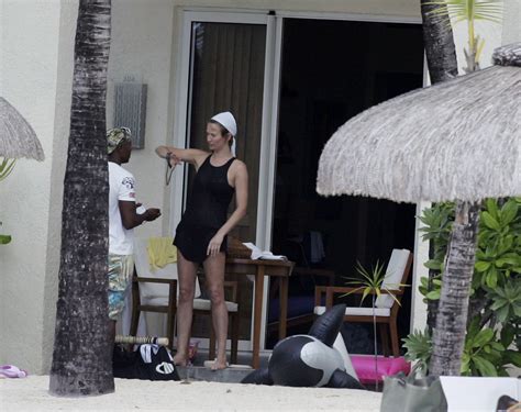 Celebrity Leaked Nude Karen Mulder Topless Bikini Candid Photos In