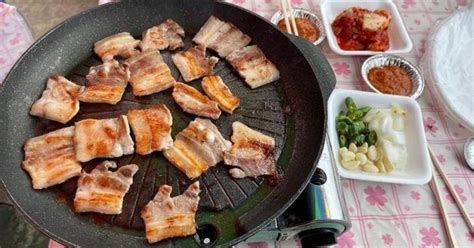 냉동 삼겹살공깃밥 쉰내 항의에 소금 뿌린 식당의 최후불법 영업 고발