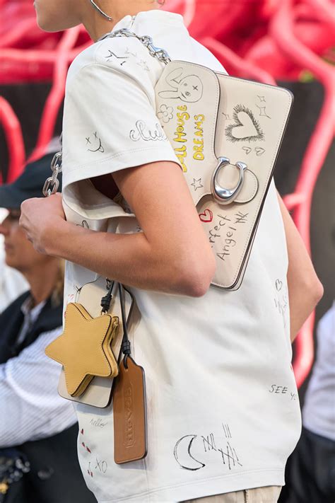 Модные аксессуары весна лето 2025 13 главных трендов с показов