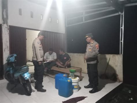 Puluhan Liter Tuak Di Desa Pekiringan Disita Polisi