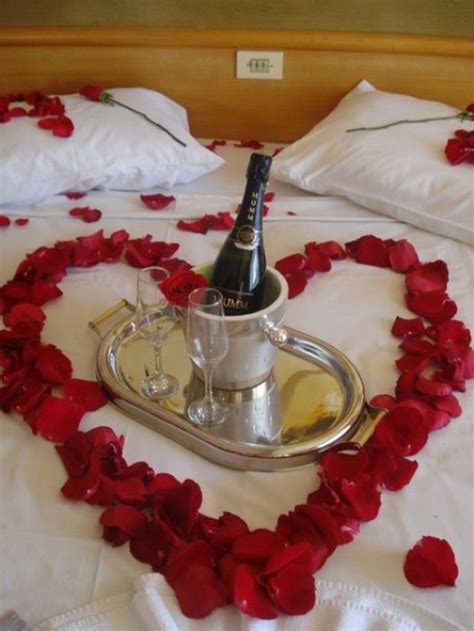 Romantic Valentines Day Bedroom Decorations