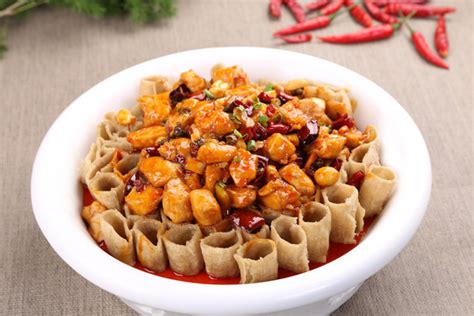 宫保鸡丁盖浇面 饮食制作 食品餐饮 摄影素材 汇图网www huitu