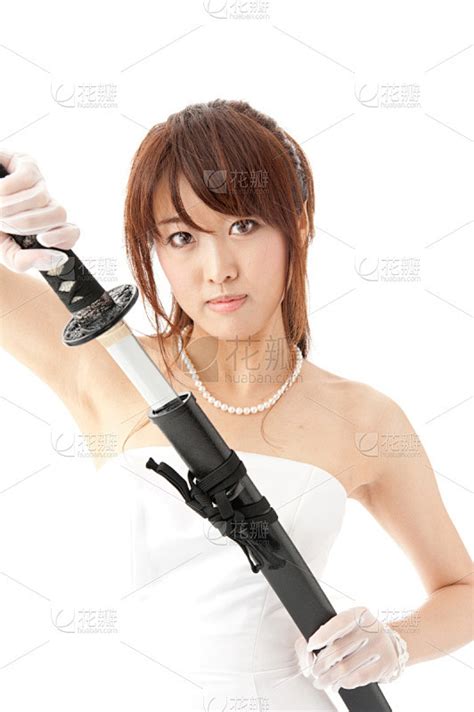 注视镜头婚纱日本人日本武士刀女人白色背景衣服做