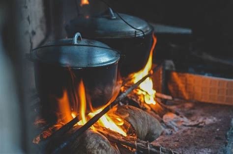 Memasak Bertungku Kayu Bakar Meningkatkan Risiko Penyakit Mata
