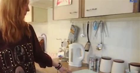 Una Mujer Dice Que Su Casa Está Poseída Por El Fantasma De Su Hermano Y