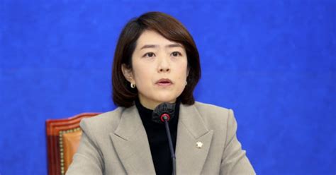 고민정 “철옹성갇힌 사람 고사할 수밖에” 尹직격