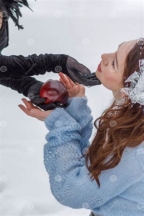 The Dark Queen Gives Snow White A Poisoned Apple The Witch And