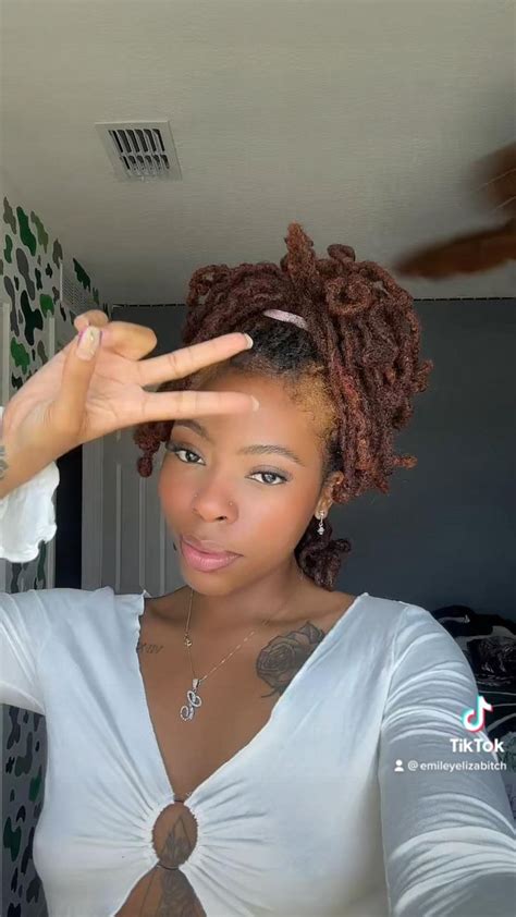 Skunk Patch On Locs 🦨 Natural Hair Styles Black Women Makeup