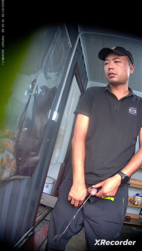 Asian Men Pissing In Public Asian Chinese…
