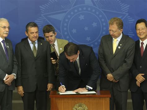 Bolsonaro Assina Decreto Que Revoga O Horário De Verão Agência Brasil