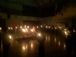 5年生宿泊学習1日目②夕食キャンドルサービス 出合小学校ブログ
