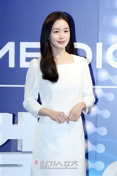 김태희 20대 뺨 때리는 비주얼 촬스의 이슈와 유머