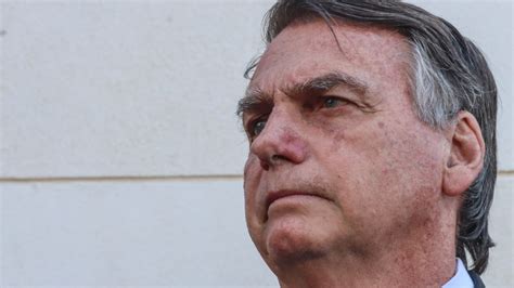 Bolsonaro Diz A Youtuber Português Que Brasil Vive Numa Ditadura