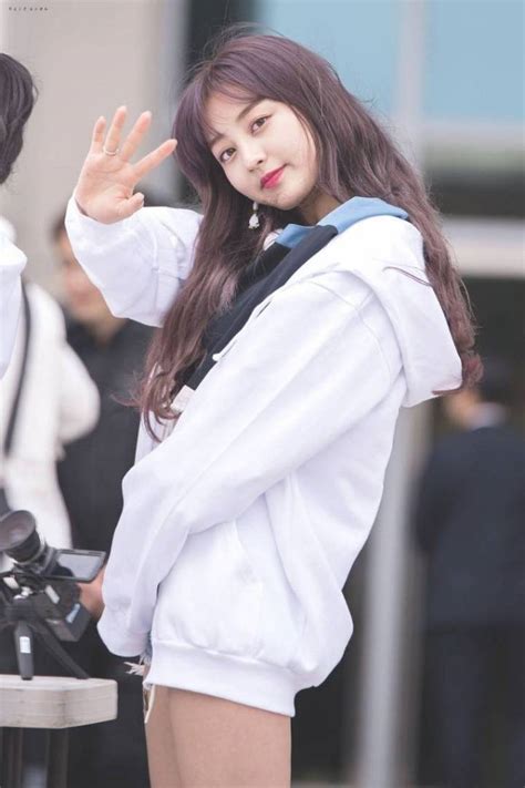 옥택연한테 공 던지는 여자아이  인스티즈instiz 이슈 카테고리