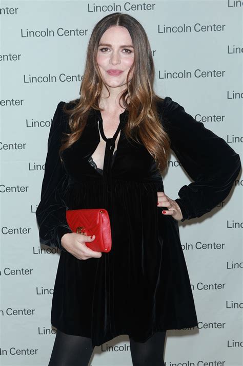 Saffron Burrows Outfits And Style Photos • Celebmafia