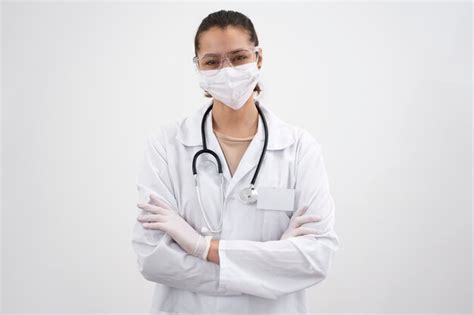 Free Photo Doctor Performing Routine Medical Checkup
