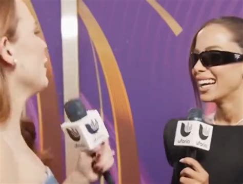 Repórter Questiona Quais Idiomas Anitta Fala E Cantora Surpreende Com