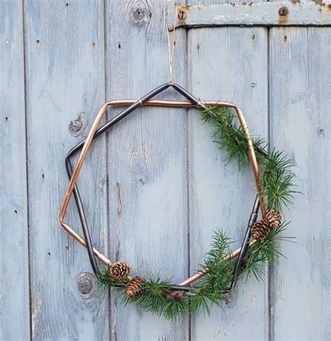 60 Modern And Minimalist Christmas Wreaths Digsdigs