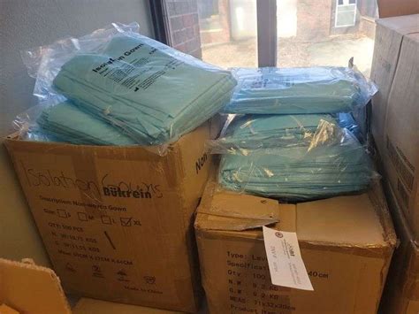 2 Boxes Containing Isolation Gowns Location Ppe Hamilton Maring