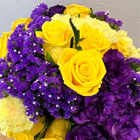黄色と紫色！ハデな花束 Bloems