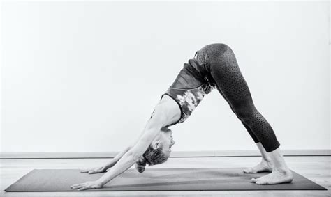 Adho mukha shvanasana Chien tête en bas Ashtanga Yoga Nantes