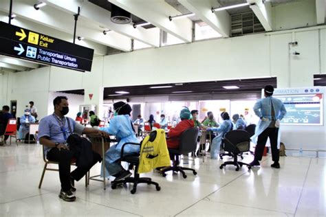 Vaksinasi Calon Penumpang Di Bandara AP II Lebih Dari Orang ANTARA News