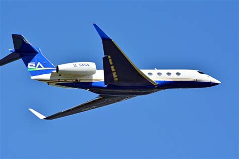 개인 비행기 걸프 스트림 그루 먼 G1159 사전 글로벌 개발 제한 바르샤바 쇼팽 공항 활주로에서 날고 있다 0명에 대한 스톡 사진 및 기타 이미지 Istock