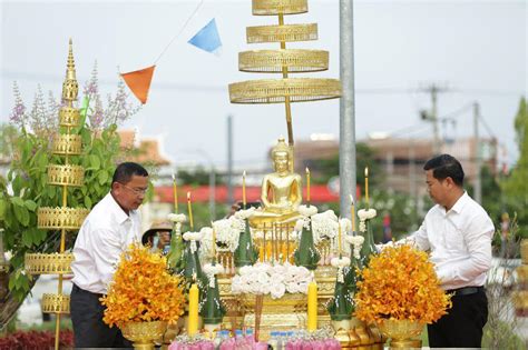ថ្នាក់ដឹកនាំខេត្ត និងស ស យ ក ខេត្តបាត់ដំបង រៀបចំពិធីស្រង់ព្រះ ក្នុងថ្ងៃវារៈឡើងស័ក