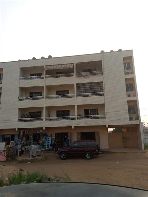 Un immeuble BazarAfrique Côte dIvoire