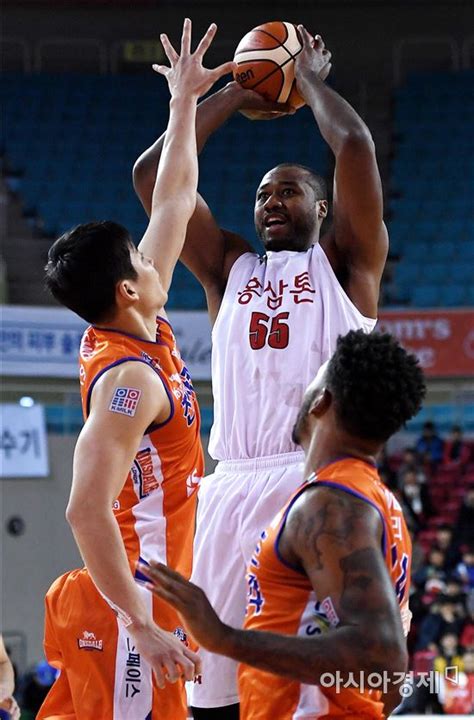 [포토]점프슛 시도하는 사이먼 아시아경제