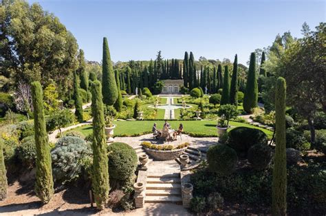 Château de la Croix des Gardes Rental in Cannes