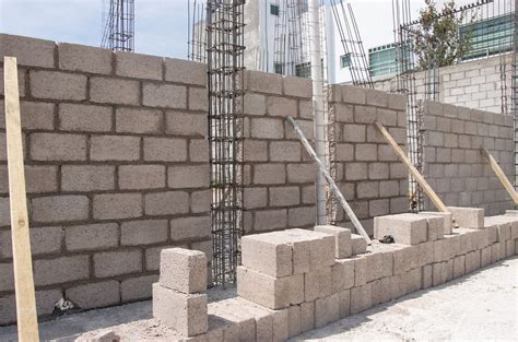 Comparación De Blocks De Construcción Macizos Huecos Y Tronchados