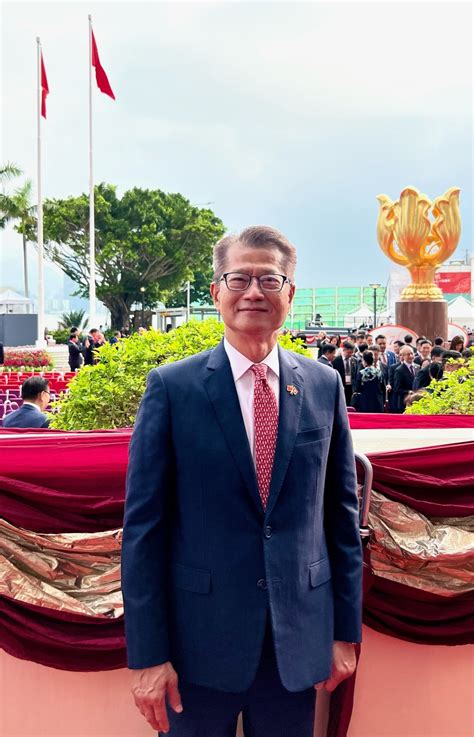 十一國慶陳茂波祝願祖國繁榮昌盛 香港可積極發揮聯繫人角色 星島日報