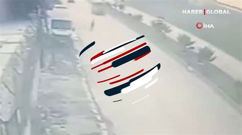 Feci ölüm Köpekten Kaçarken Minibüsün çarptı Dailymotion Video