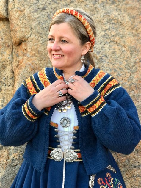 Hilde Tilpasset Vestfoldbunaden 1932 Modell Bunadstrikk Da