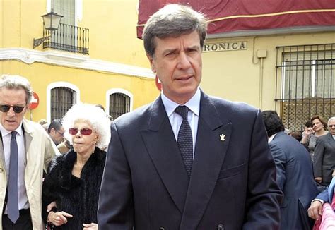 Cayetano Martínez de Irujo condenado a seis meses de cárcel Chic