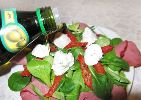 Салат с говядиной и вялеными помидорами - рецепт приготовления