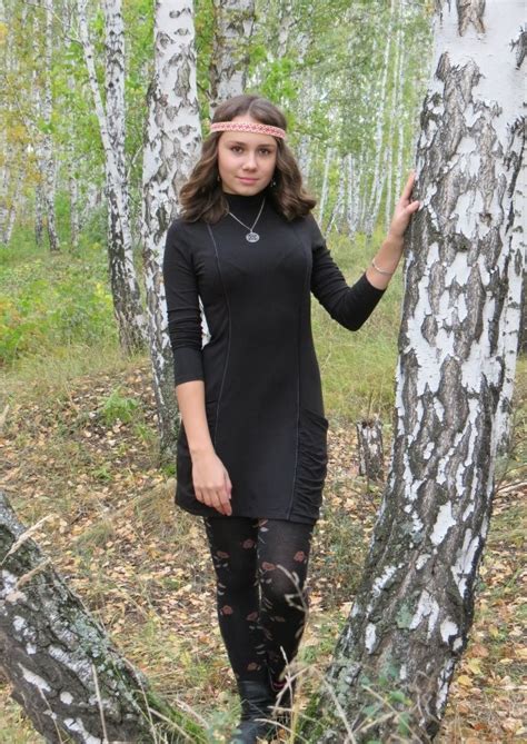 Красавица и березка Мини юбка Девушки в мини юбках фото