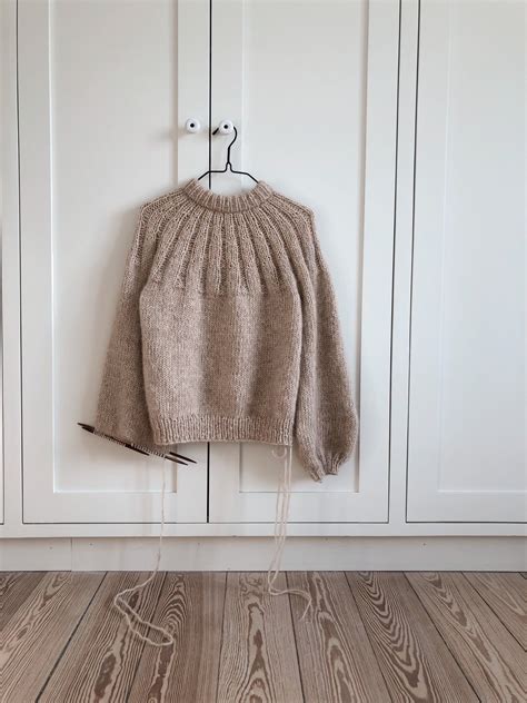 Sunday sweater Petiteknit opskrift på papir PetiteKnit opskrifter