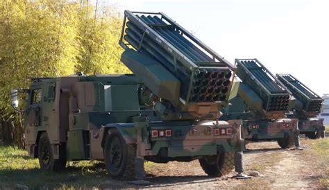 Боевая машина РСЗО для стрельбы РС калибра 122 мм Китай Ракетная техника
