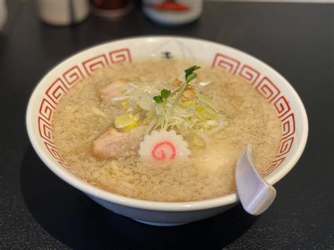 行列ができる下北沢のピンク色の炒飯とは？ 老舗町中華『みん亭』の通称“ピンクチャーハン”を食べてきた 食楽web
