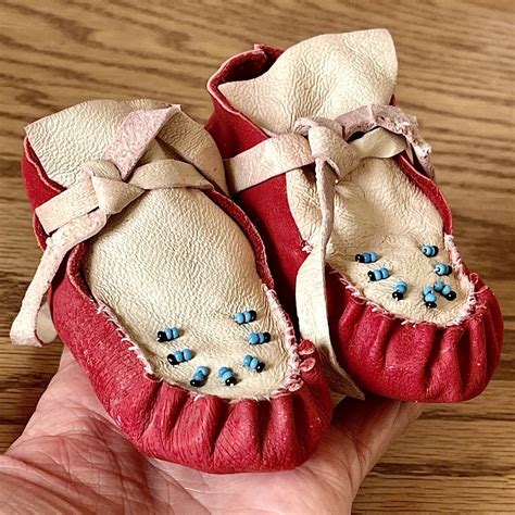 Navajo Beaded Moccasins Montana Crow Beaded Key Hole Moccasins C