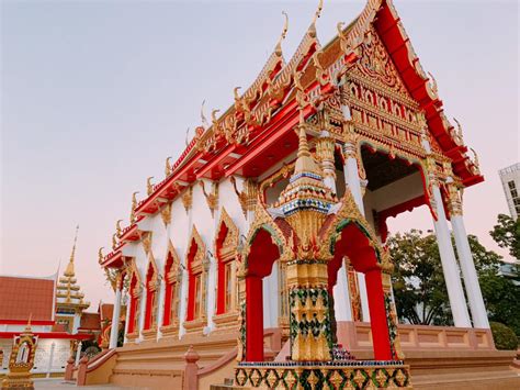 วัดระฆังโฆสิตารามวรมหาวิหาร หลวงพ่อยิ้มรับฟ้า พระประธานในพระอุโบสถ วัดระฆังโฆสิตารามวรมหาวิหาร