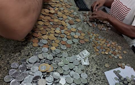 Polícia Prende Homem Com Armas Drogas E R 30 Mil Em Boca De Fumo Em
