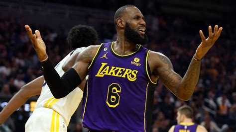 Lebron James Blasts Reporters For Continuous Questions On Teammate
